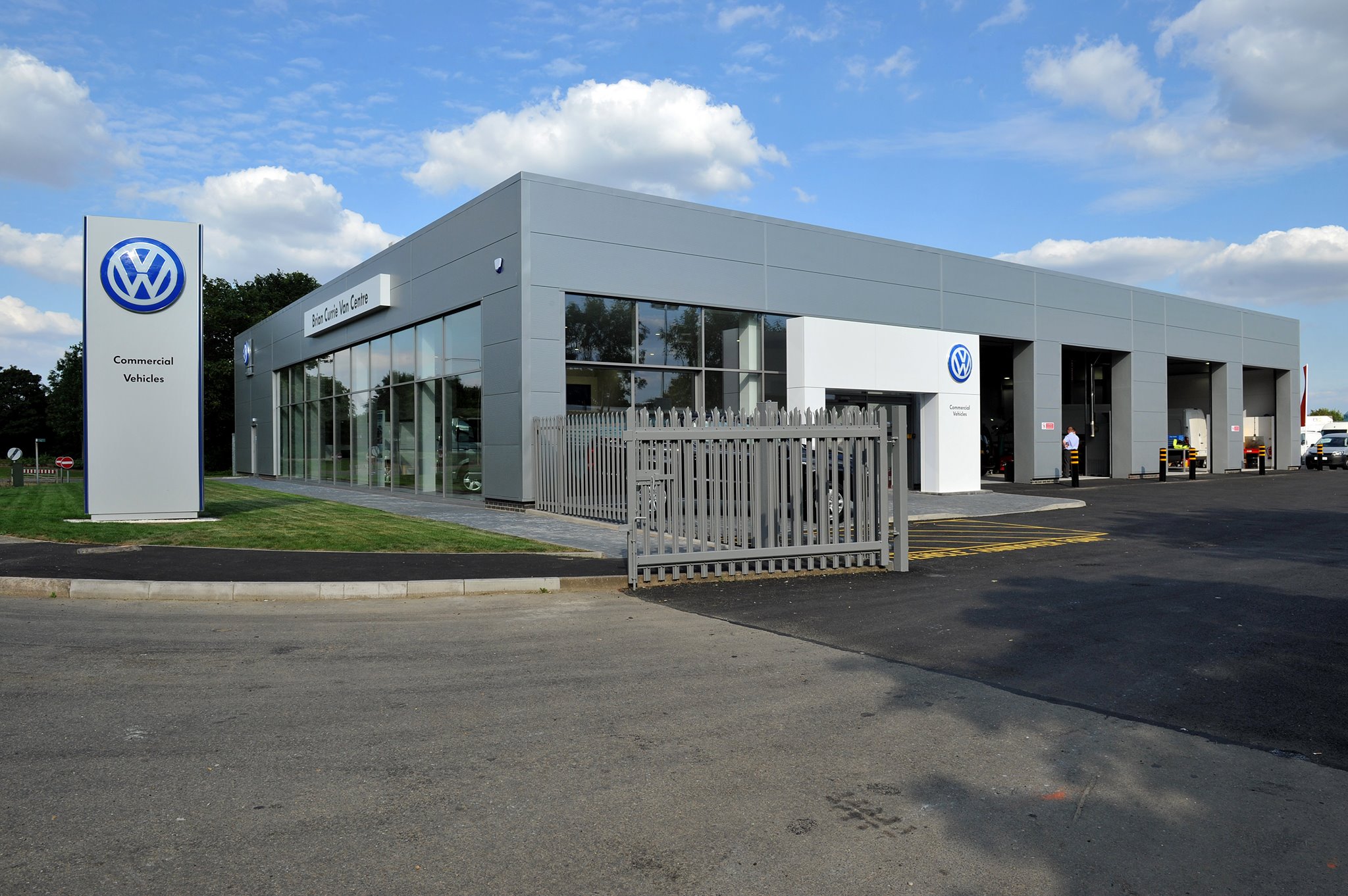 VW Van Centre, Milton Keynes – Sherwood Aluminium Systems Ltd.